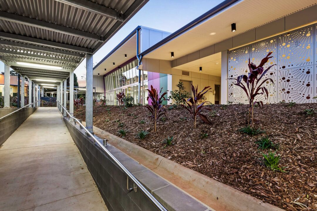 Centenary Heights State High School - Performing Arts Centre / Hutchies