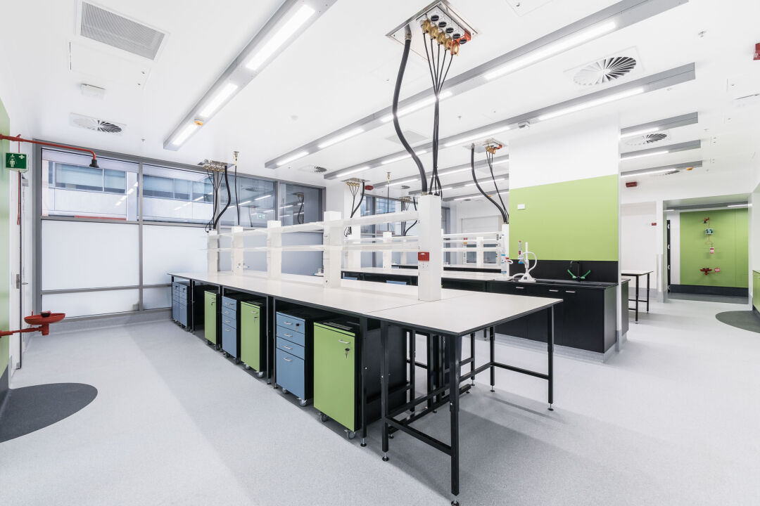 Burnet Tower PC2 Laboratory Refurbishment / Hutchies