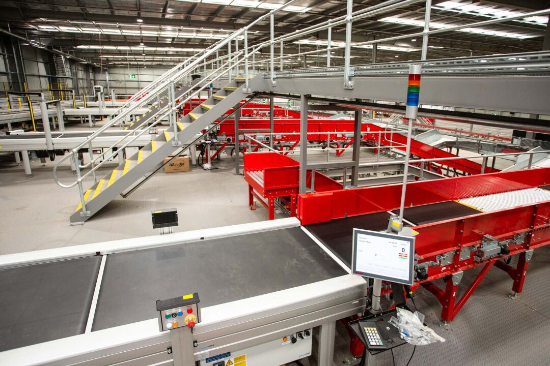 Australia Post Adelaide Parcel Facility / Hutchies