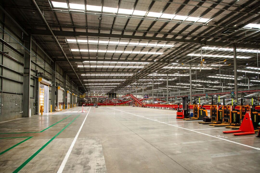 Australia Post Adelaide Parcel Facility / Hutchies