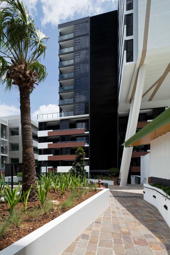 Arena Apartments / Hutchies