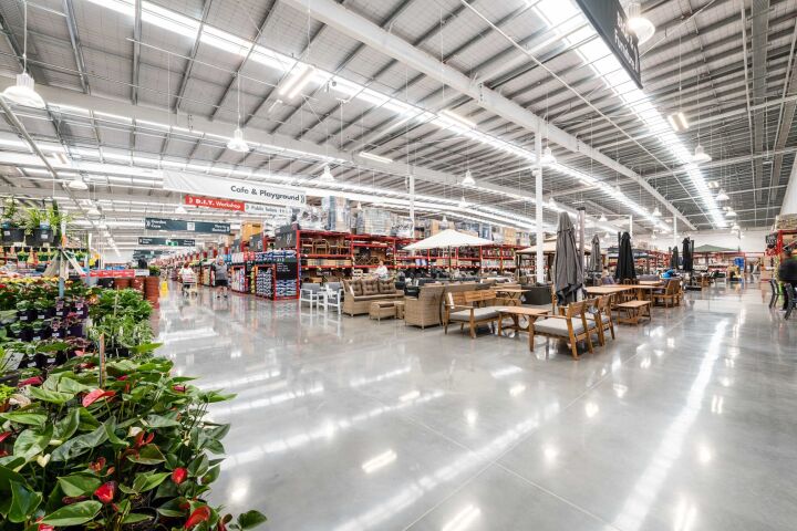 Bunnings Warehouse / Hutchies