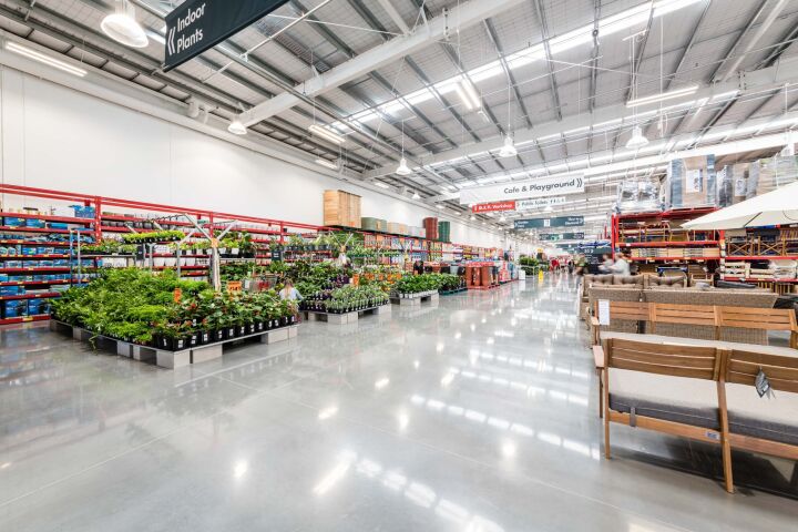 Bunnings Warehouse / Hutchies