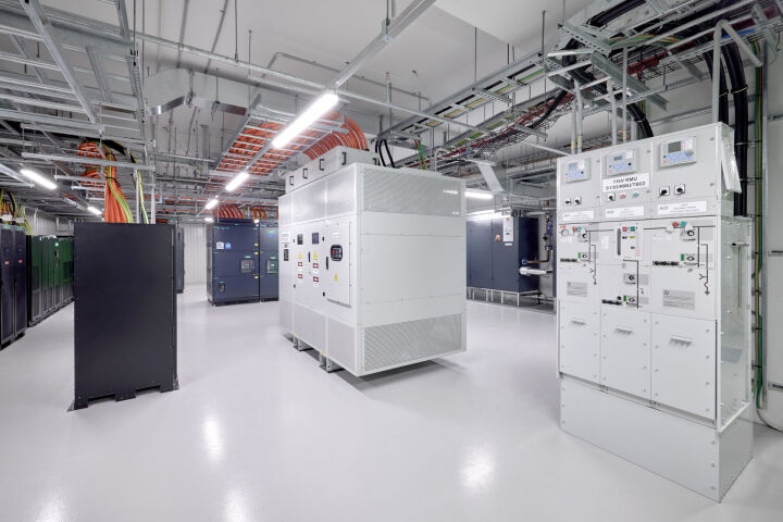 Keppel Data Centre / Hutchies