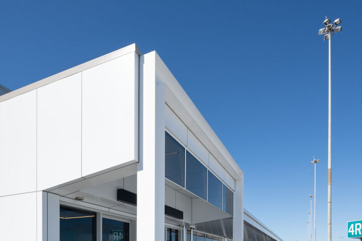 Gold Coast Airport Airside Processing Zone / Hutchies