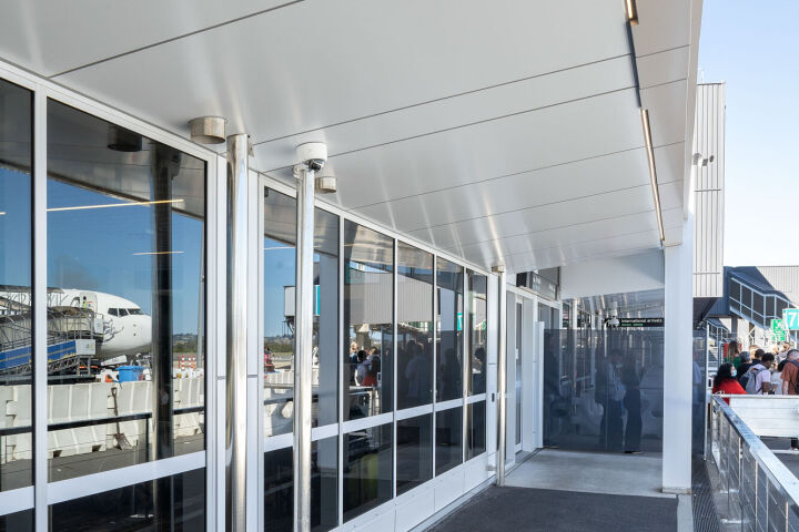 Gold Coast Airport Airside Processing Zone / Hutchies