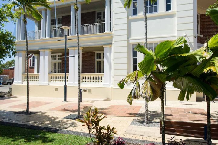 Innisfail Magistrates Court / Hutchies