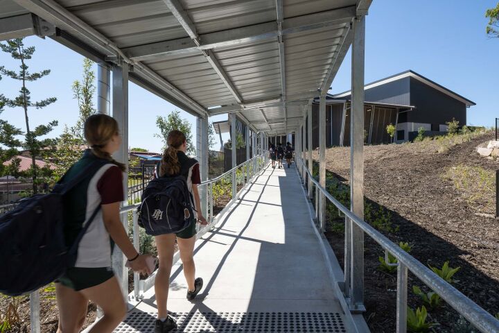 Pacific Pines State High School Junior Learning Precinct / Hutchies