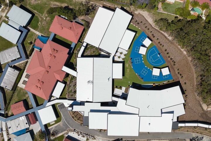 Pacific Pines State High School Junior Learning Precinct / Hutchies