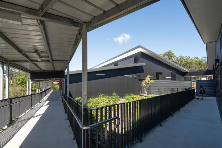 Pacific Pines State High School Junior Learning Precinct / Hutchies