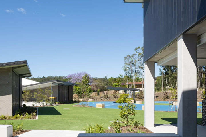 Pacific Pines State High School Junior Learning Precinct / Hutchies