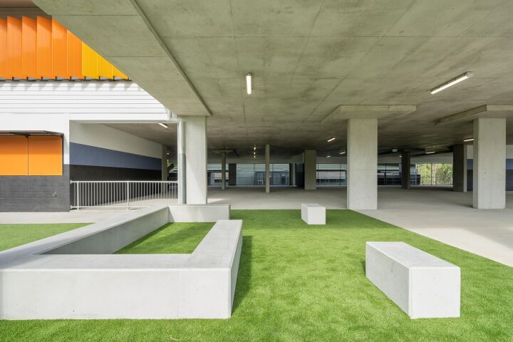 Stretton State College Senior Learning Centre / Hutchies