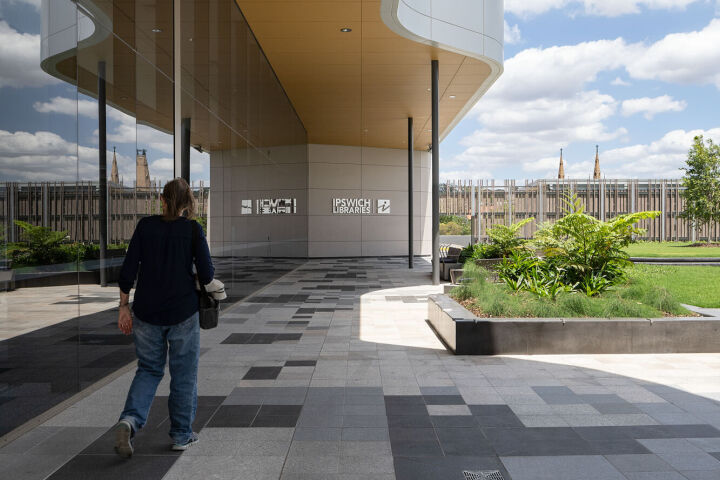 Nicholas Street Precinct / Hutchies