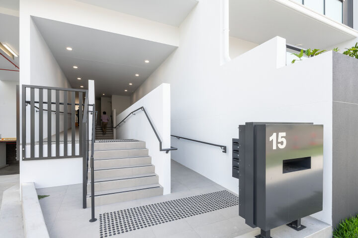 15 Chapel Street / Hutchies