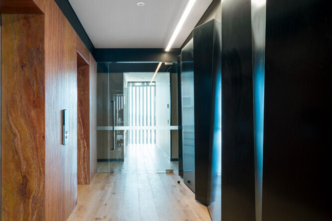 Walan Apartments / Hutchies
