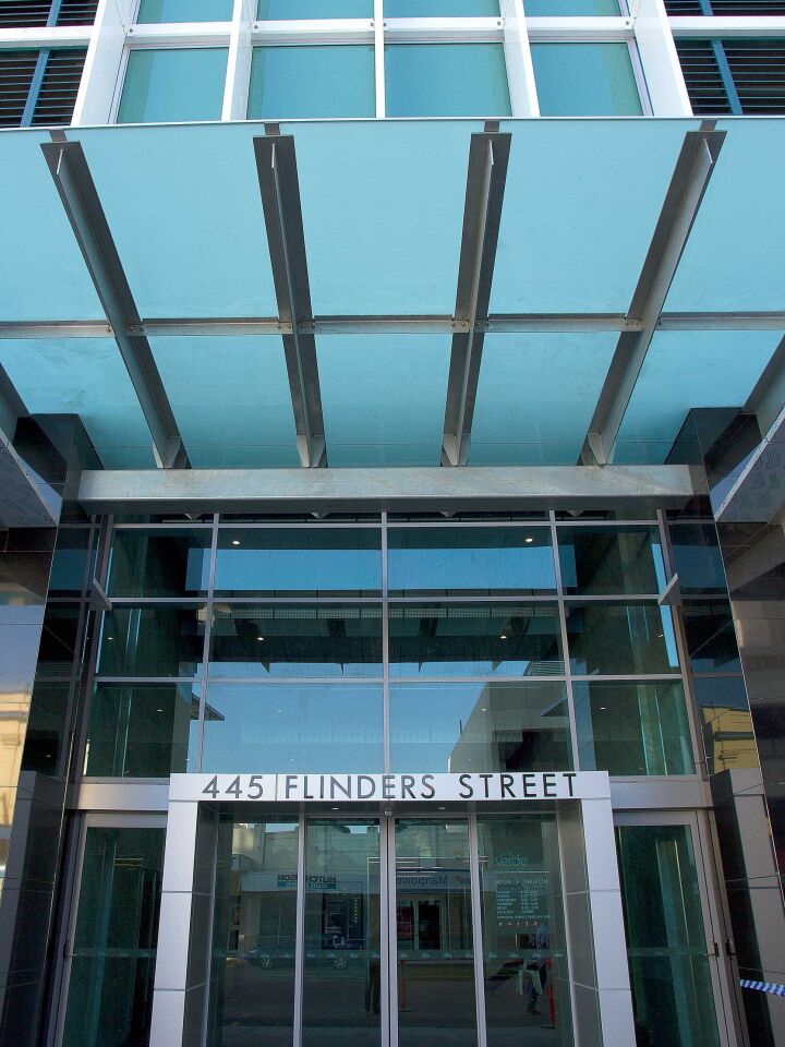 Verde Office Tower / Hutchies