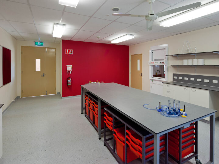 Aspley State High School Science Block / Hutchies