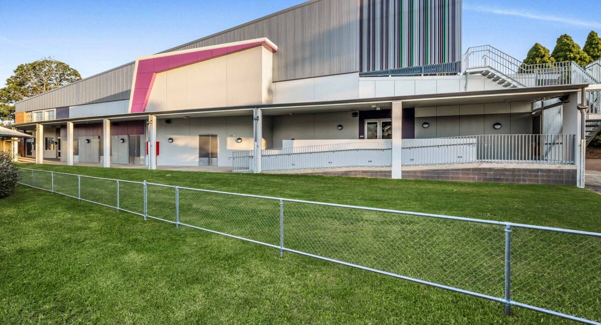 Centenary Heights State High School - Performing Arts Centre / Hutchies