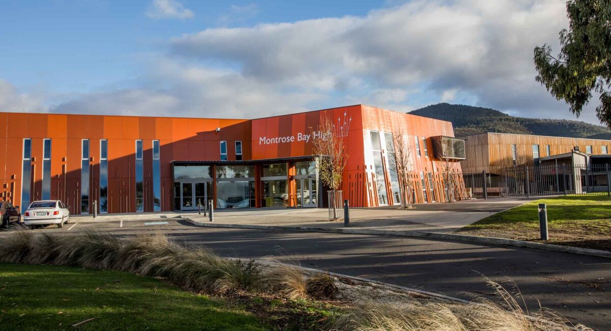 Montrose Bay High School Refurbishment / Hutchies