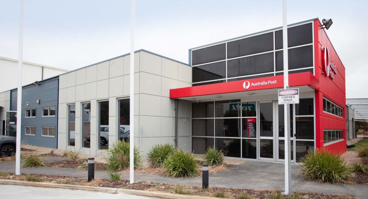 Australia Post Adelaide Parcel Facility / Hutchies