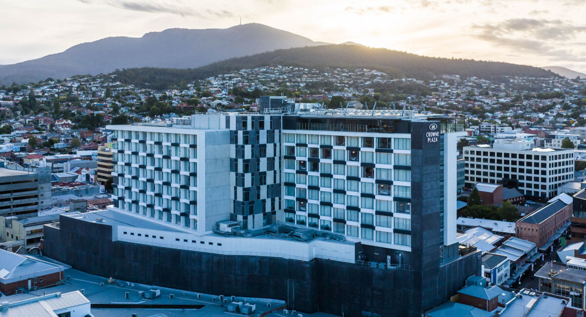 Crowne Plaza / Hutchies